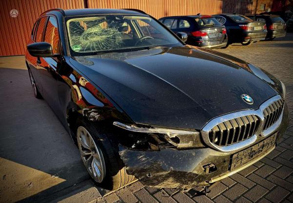 Black BMW 318 2021 in Prienai, with an engine capacity of 2.00 L and mileage of 175 thousand km for 8999 €, photo 2 on AUTOMOTO.COM.LV