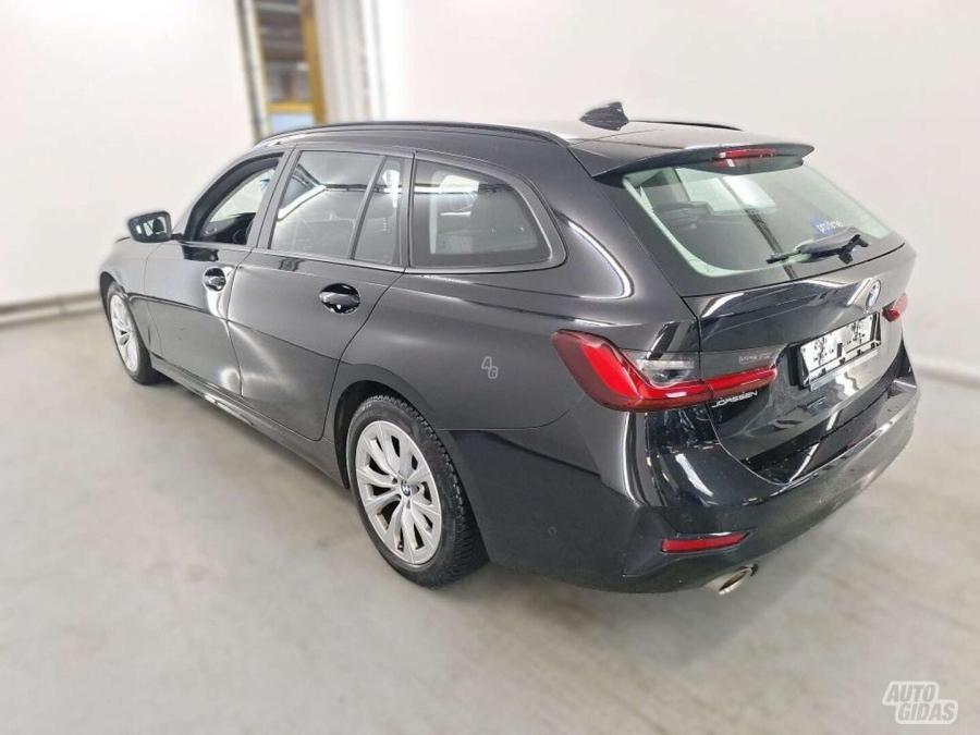 Black BMW 318 2021 in Kaunas, with an engine capacity of 2.00 L and mileage of 82 thousand km for 27448 €, photo 3 on AUTOMOTO.COM.LV