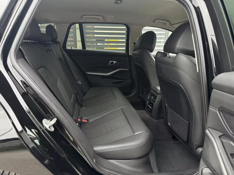 Melns BMW 318 2021 Jelgava, ar dzinēja tilpumu 2.00 L un nobraukumu 199 tūkst. km par 18990 €, foto 11 vietnē AUTOMOTO.COM.LV