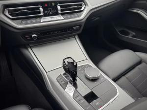 Melns BMW 318 2021 Jelgava, ar dzinēja tilpumu 2.00 L un nobraukumu 199 tūkst. km par 18990 €, foto 14 vietnē AUTOMOTO.COM.LV