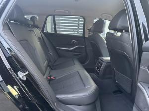 Melns BMW 318 2021 Jelgava, ar dzinēja tilpumu 2.00 L un nobraukumu 169 tūkst. km par 19800 €, foto 12 vietnē AUTOMOTO.COM.LV