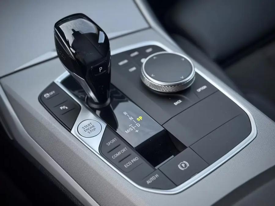 Melns BMW 318 2021 Jelgava, ar dzinēja tilpumu 2.00 L un nobraukumu 169 tūkst. km par 19800 €, foto 22 vietnē AUTOMOTO.COM.LV