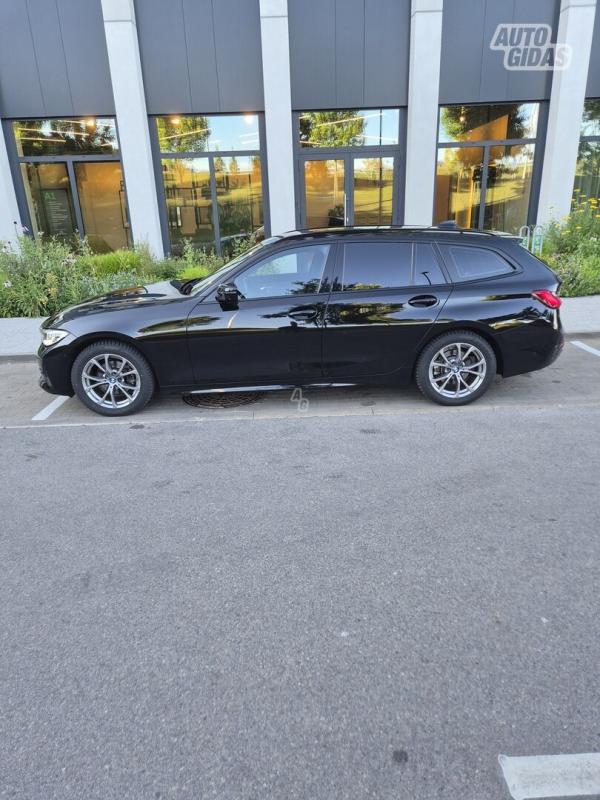 Black BMW 318 2021 in Vilnius, with an engine capacity of 2.00 L and mileage of 172 thousand km for 20490 €, photo 2 on AUTOMOTO.COM.LV