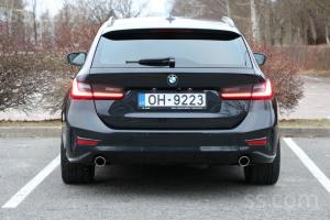 Black BMW 318 2021 in Riga, with an engine capacity of 2.00 L and mileage of 220 thousand km for 16990 €, photo 3 on AUTOMOTO.COM.LV