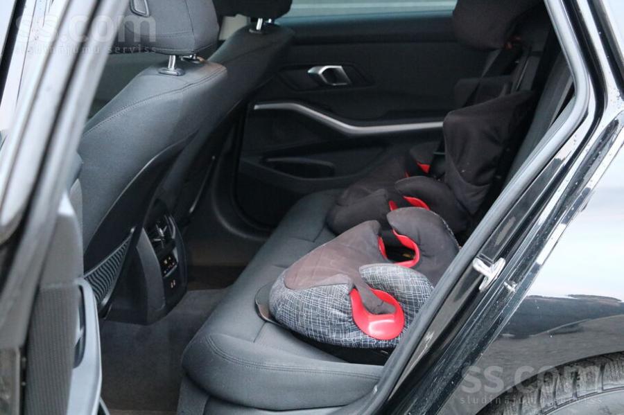 Black BMW 318 2021 in Riga, with an engine capacity of 2.00 L and mileage of 220 thousand km for 16990 €, photo 13 on AUTOMOTO.COM.LV