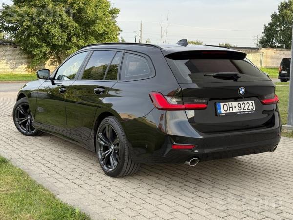 Black BMW 318 2021 in Riga, with an engine capacity of 2.00 L and mileage of 221 thousand km for 16300 €, photo 4 on AUTOMOTO.COM.LV