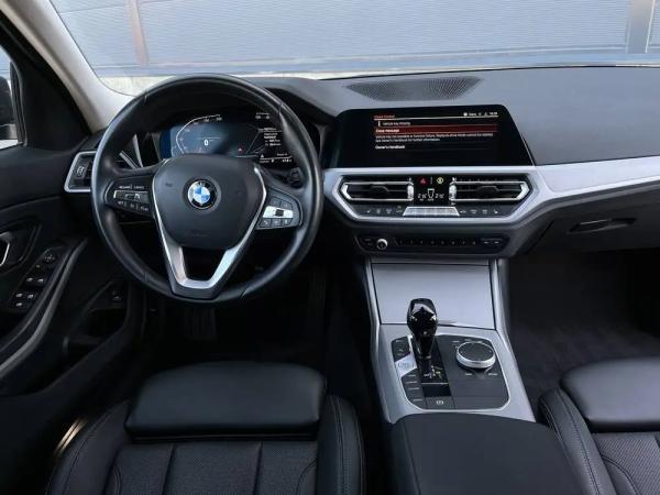 Black BMW 318 2021 in Riga, with an engine capacity of 2.00 L and mileage of 162 thousand km for 17990 €, photo 5 on AUTOMOTO.COM.LV