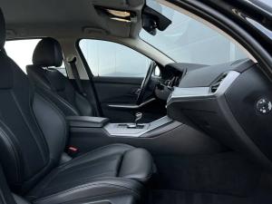 Black BMW 318 2021 in Riga, with an engine capacity of 2.00 L and mileage of 162 thousand km for 17990 €, photo 7 on AUTOMOTO.COM.LV