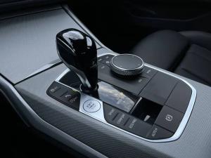 Black BMW 318 2021 in Riga, with an engine capacity of 2.00 L and mileage of 162 thousand km for 17990 €, photo 10 on AUTOMOTO.COM.LV