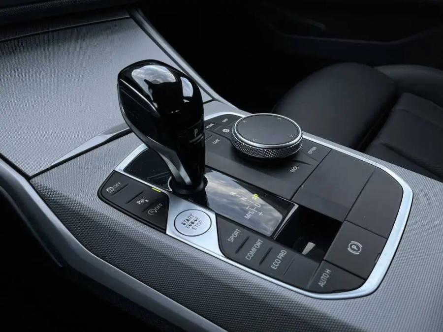 Black BMW 318 2021 in Riga, with an engine capacity of 2.00 L and mileage of 162 thousand km for 17990 €, photo 10 on AUTOMOTO.COM.LV