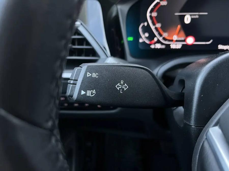 Black BMW 318 2021 in Riga, with an engine capacity of 2.00 L and mileage of 162 thousand km for 17990 €, photo 13 on AUTOMOTO.COM.LV