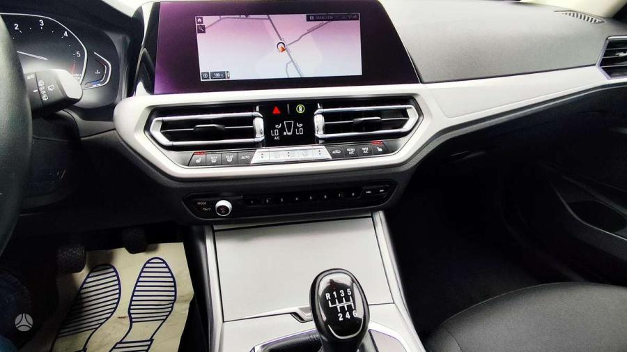 Black BMW 318 2021 in Kaunas, with an engine capacity of 2.00 L and mileage of 124 thousand km for 15450 €, photo 13 on AUTOMOTO.COM.LV