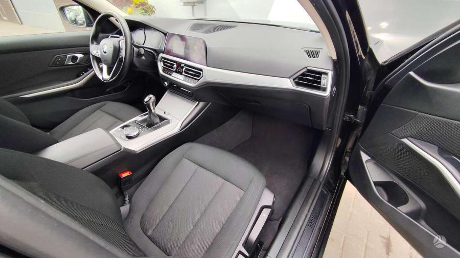 Black BMW 318 2021 in Kaunas, with an engine capacity of 2.00 L and mileage of 124 thousand km for 15450 €, photo 18 on AUTOMOTO.COM.LV