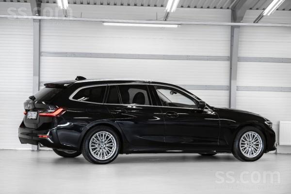 BMW 318 2021 in Tukums on AUTOMOTO.COM.LV Black BMW 318 2021 in Tukums, with an engine capacity of 2.00 L and mileage of 230 thousand km for 17990 β¬, photo 4 on AUTOMOTO.COM.LV