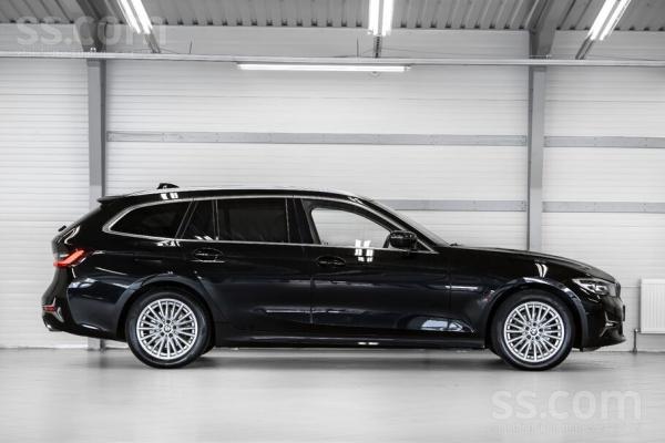 BMW 318 2021 in Tukums on AUTOMOTO.COM.LV Black BMW 318 2021 in Tukums, with an engine capacity of 2.00 L and mileage of 230 thousand km for 17990 β¬, photo 5 on AUTOMOTO.COM.LV
