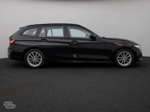 Black BMW 318 2022 in Kaunas, with an engine capacity of 2.00 L and mileage of 83 thousand km for 29094 €, photo 5 on AUTOMOTO.COM.LV