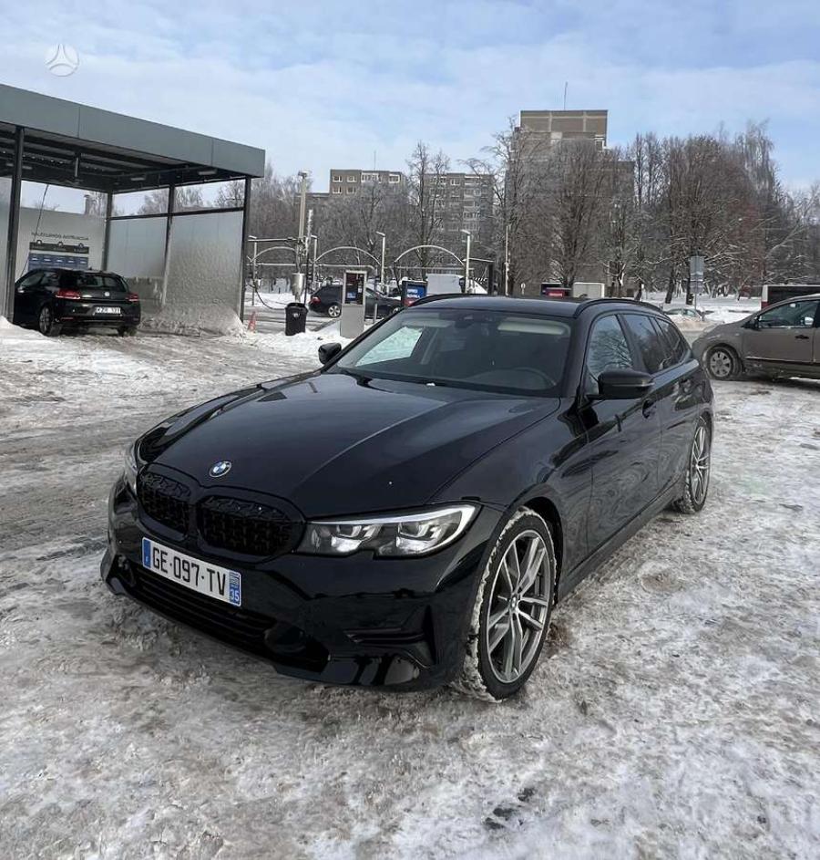 Black BMW 318 2022 in Vilnius, with an engine capacity of 2.00 L and mileage of 164 thousand km for 15500 €, photo 1 on AUTOMOTO.COM.LV