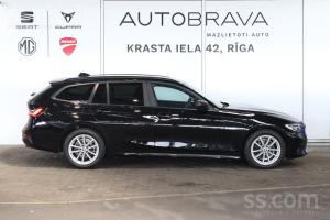 Melns BMW 318 2022 Rīga, ar dzinēja tilpumu 2.00 L un nobraukumu 55 tūkst. km par 24400 €, foto 6 vietnē AUTOMOTO.COM.LV