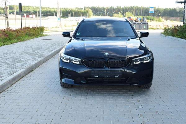 BMW 318 2022 Viļņa vietnē Melns BMW 318 2022 Viļņa, ar dzinēja tilpumu 2.00 L un nobraukumu 233 tūkst. km par 15450 €, foto 5 vietnē AUTOMOTO.COM.LV
