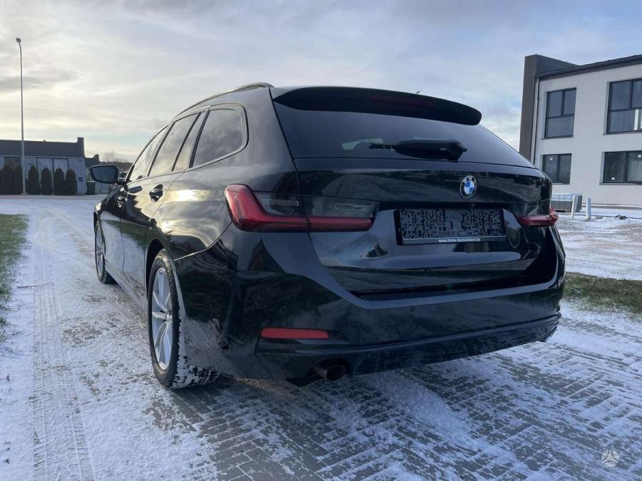 Melns BMW 318 2023 Kauņa, ar dzinēja tilpumu 2.00 L un nobraukumu 103 tūkst. km par 18200 €, foto 3 vietnē AUTOMOTO.COM.LV