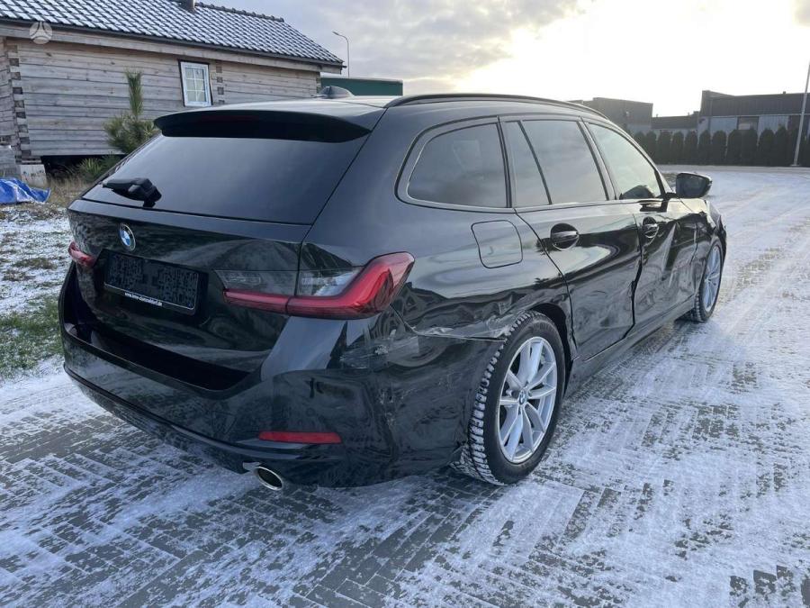 Melns BMW 318 2023 Kauņa, ar dzinēja tilpumu 2.00 L un nobraukumu 103 tūkst. km par 18200 €, foto 4 vietnē AUTOMOTO.COM.LV