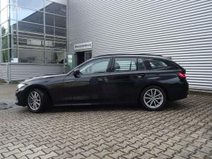 Black BMW 318 2023 in Kaunas, with an engine capacity of 2.00 L and mileage of 45 thousand km for 33214 €, photo 6 on AUTOMOTO.COM.LV