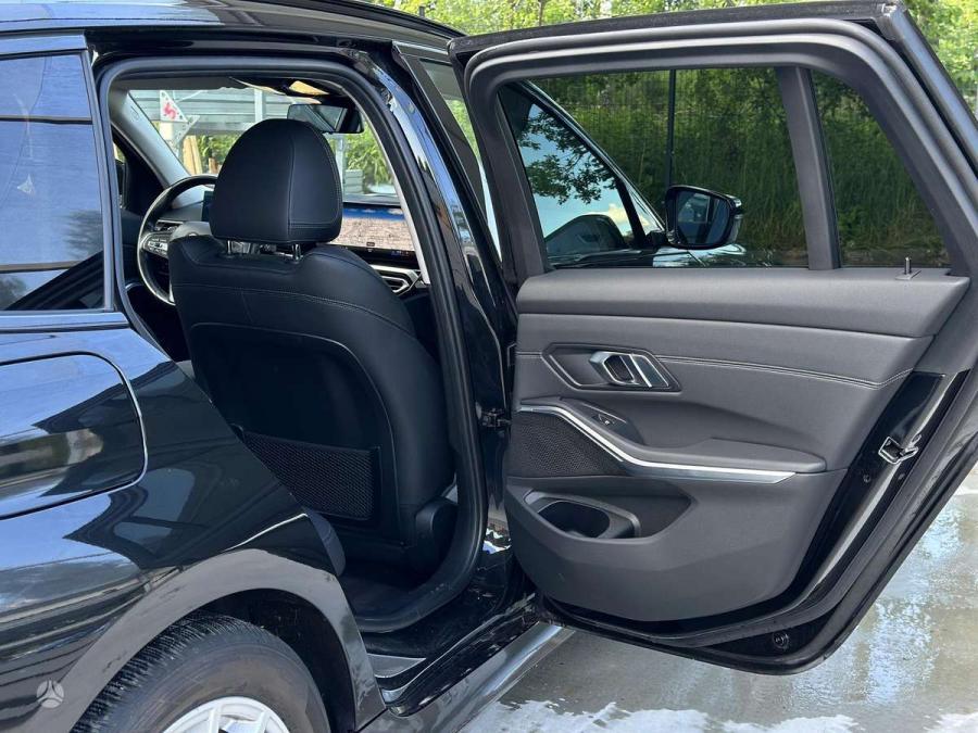 Melns BMW 318 2023 Viļņa, ar dzinēja tilpumu 2.00 L un nobraukumu 169 tūkst. km par 21100 €, foto 28 vietnē AUTOMOTO.COM.LV