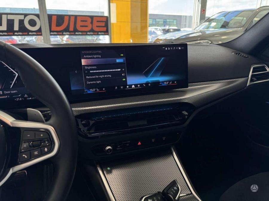 Melns BMW 318 2024 Viļņa, ar dzinēja tilpumu 2.00 L un nobraukumu 8 tūkst. km par 32777 €, foto 39 vietnē AUTOMOTO.COM.LV