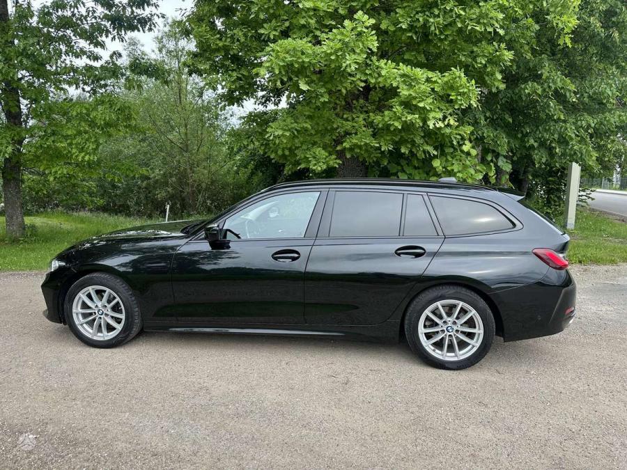Melns BMW 318 2024 Kauņa, ar dzinēja tilpumu 2.00 L un nobraukumu 91 tūkst. km par 21300 €, foto 11 vietnē AUTOMOTO.COM.LV