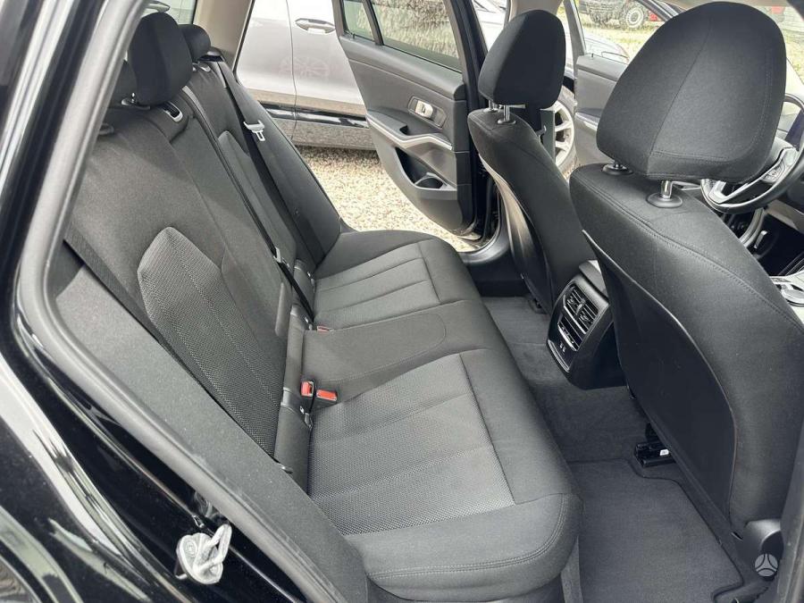 Melns BMW 318 2024 Kauņa, ar dzinēja tilpumu 2.00 L un nobraukumu 91 tūkst. km par 21300 €, foto 15 vietnē AUTOMOTO.COM.LV