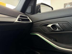 Black BMW 318 2024 in Vilnius, with an engine capacity of 2.00 L and mileage of 8 thousand km for 30555 €, photo 21 on AUTOMOTO.COM.LV