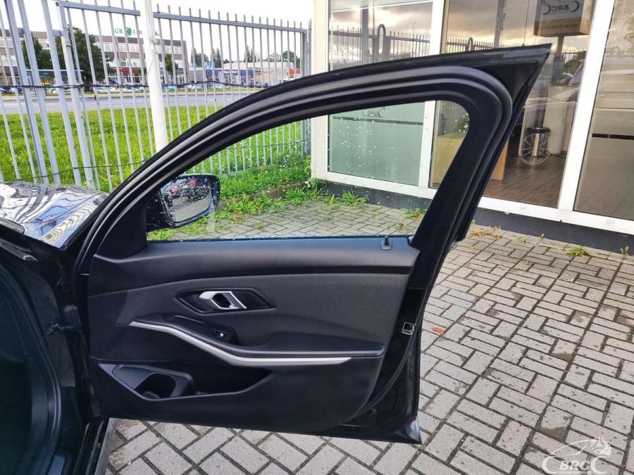 Black BMW 318 2024 in Klaipeda, with an engine capacity of 2.00 L and mileage of 88 thousand km for 21900 €, photo 6 on AUTOMOTO.COM.LV