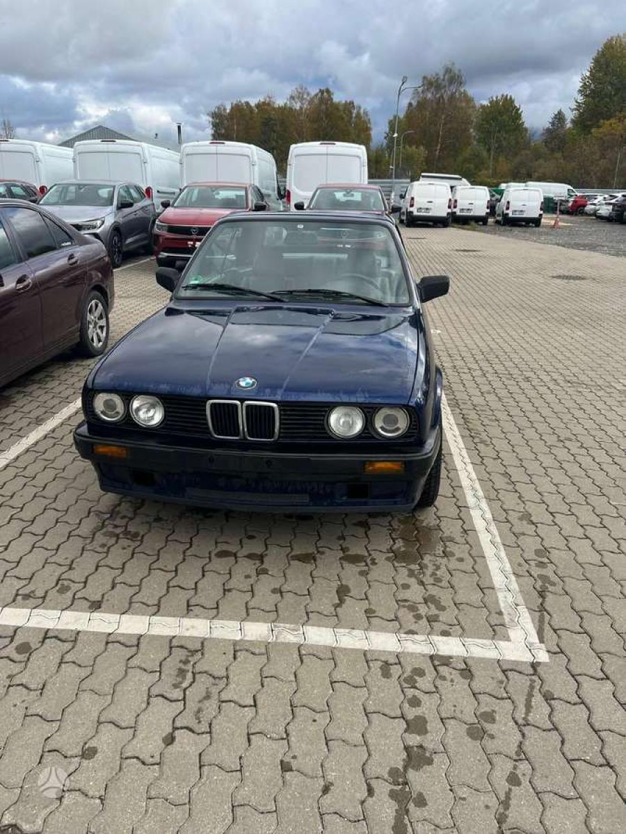 Blue BMW 318 1991 in Riga, with an engine capacity of 0.00 L and mileage of 166 thousand km for 10000 €, photo 4 on AUTOMOTO.COM.LV