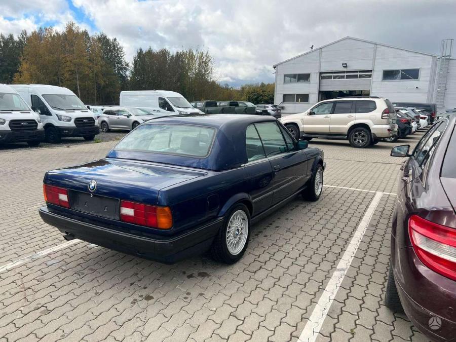 Blue BMW 318 1991 in Riga, with an engine capacity of 0.00 L and mileage of 166 thousand km for 10000 €, photo 5 on AUTOMOTO.COM.LV
