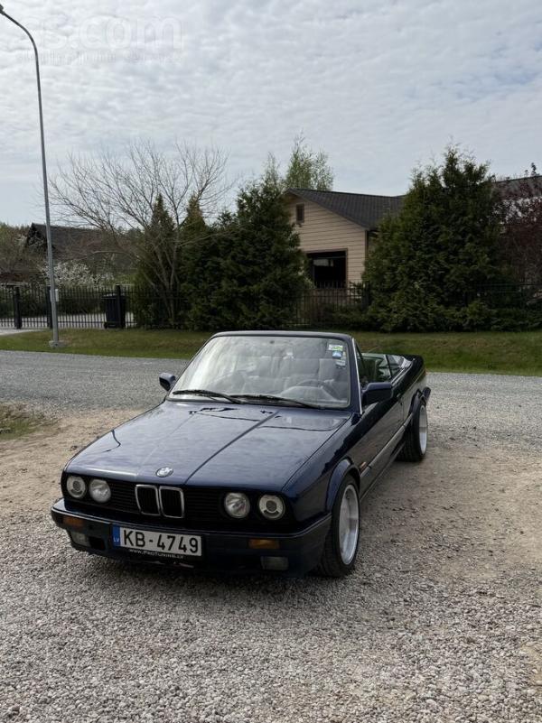 Blue BMW 318 1993 in Kuldiga, with an engine capacity of 2.50 L and mileage of 346 thousand km for 11950 €, photo 1 on AUTOMOTO.COM.LV