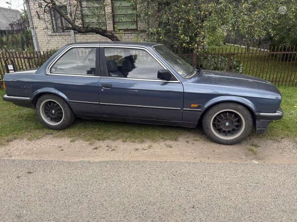 Blue BMW 318 1985 in Kaunas, with an engine capacity of 1.76 L and mileage of 172 thousand km for 4900 €, photo 7 on AUTOMOTO.COM.LV