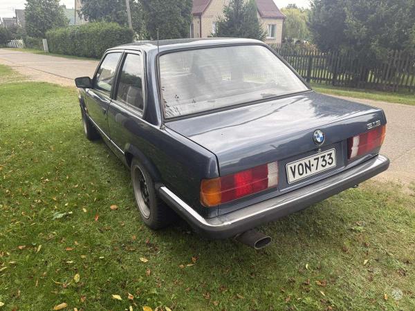 Blue BMW 318 1985 in Kaunas, with an engine capacity of 1.76 L and mileage of 172 thousand km for 4900 €, photo 10 on AUTOMOTO.COM.LV