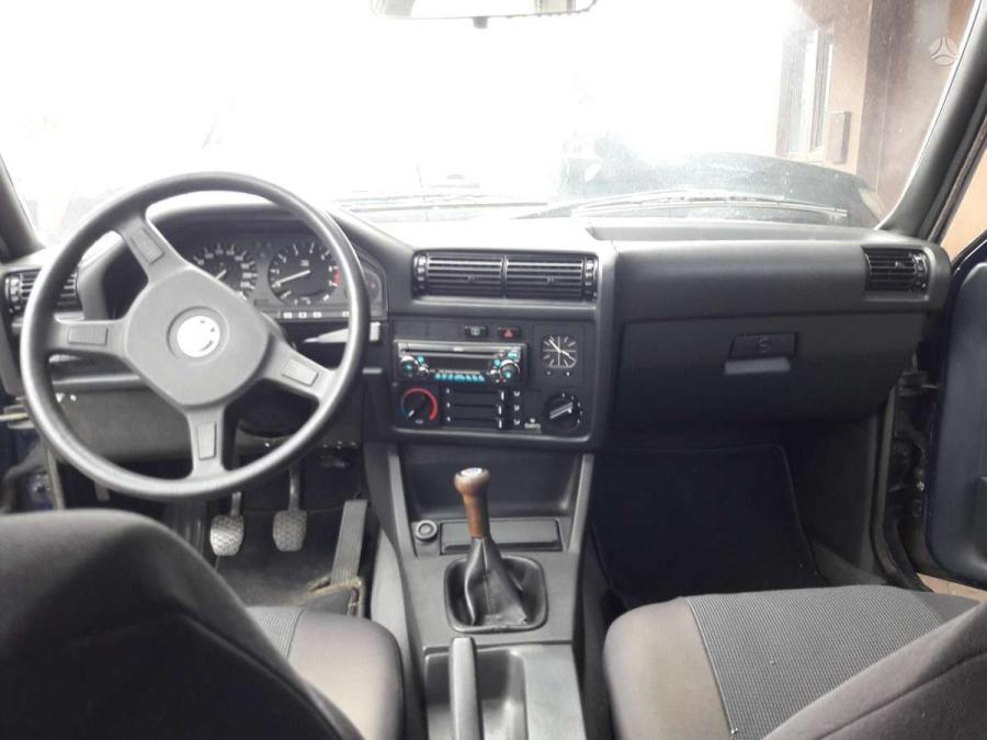 Zils BMW 318 1989 Viļņa, ar dzinēja tilpumu 1.78 L un nobraukumu 274 tūkst. km par 3968 €, foto 5 vietnē AUTOMOTO.COM.LV