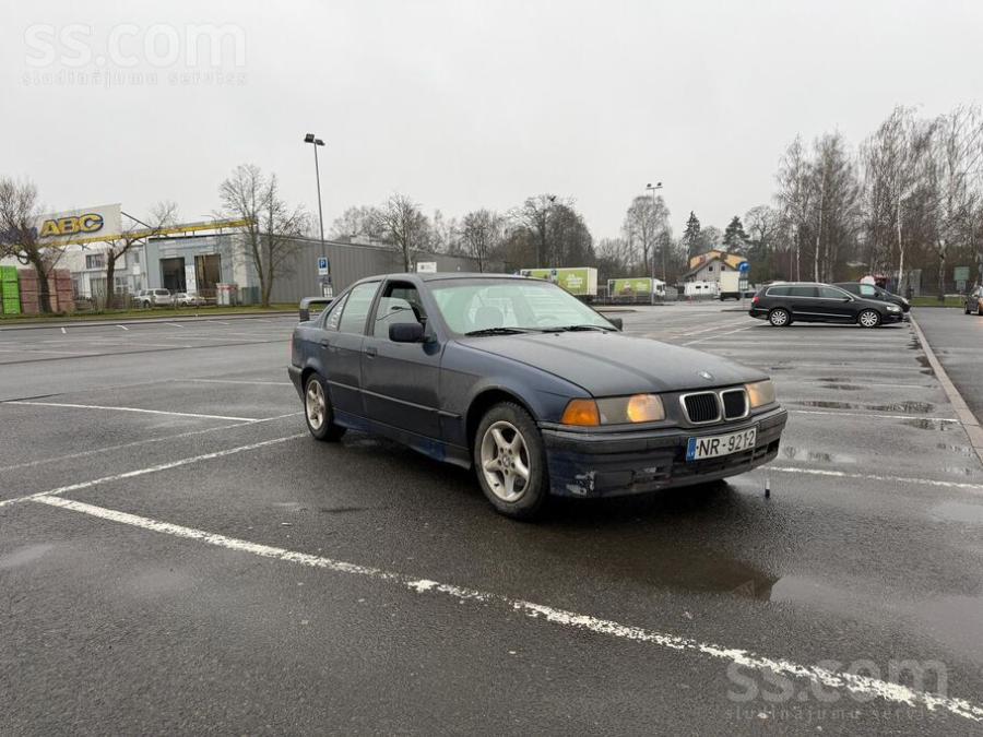 Blue BMW 318 1990 in Riga, with an engine capacity of 2.80 L and mileage of 261 thousand km for 3001 €, photo 1 on AUTOMOTO.COM.LV