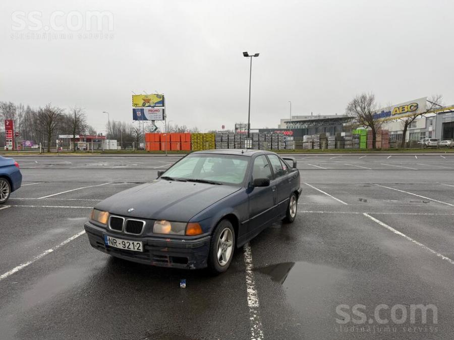 Blue BMW 318 1990 in Riga, with an engine capacity of 2.80 L and mileage of 261 thousand km for 3001 €, photo 8 on AUTOMOTO.COM.LV