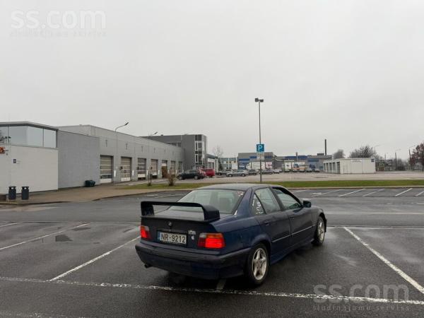 Blue BMW 318 1990 in Riga, with an engine capacity of 2.80 L and mileage of 261 thousand km for 3001 €, photo 9 on AUTOMOTO.COM.LV
