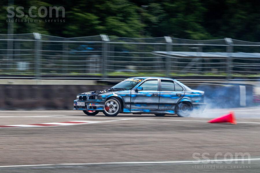 Blue BMW 318 1991 in Riga, with an engine capacity of 2.30 L and mileage of 216 thousand km for 5500 €, photo 1 on AUTOMOTO.COM.LV