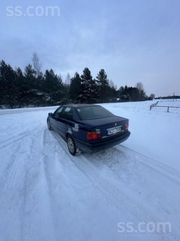Blue BMW 318 1995 in Riga, with an engine capacity of 1.80 L and mileage of 350 thousand km for 2145 €, photo 2 on AUTOMOTO.COM.LV
