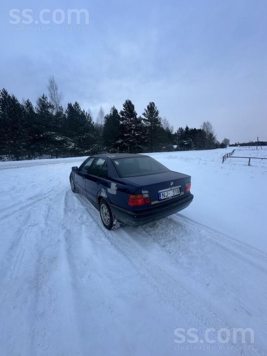 Zils BMW 318 1995 Rīga, ar dzinēja tilpumu 1.80 L un nobraukumu 350 tūkst. km par 2145 €, foto 2 vietnē AUTOMOTO.COM.LV