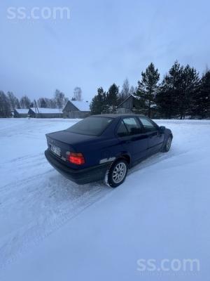 Zils BMW 318 1995 Rīga, ar dzinēja tilpumu 1.80 L un nobraukumu 350 tūkst. km par 2145 €, foto 3 vietnē AUTOMOTO.COM.LV