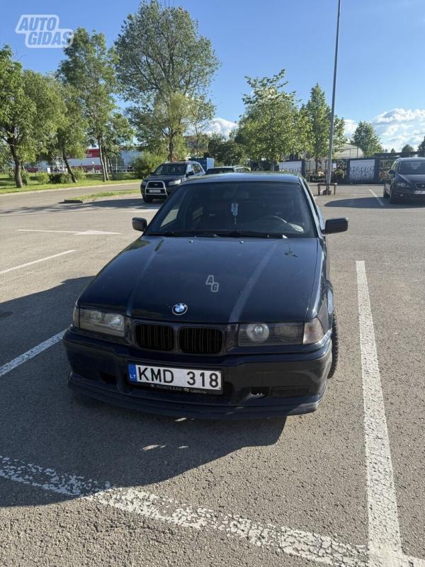 Blue BMW 318 1996 in Siauliai, with an engine capacity of 1.80 L and mileage of 261 thousand km for 2400 €, photo 1 on AUTOMOTO.COM.LV