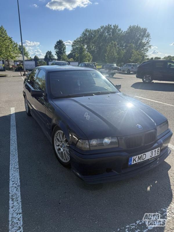 Blue BMW 318 1996 in Siauliai, with an engine capacity of 1.80 L and mileage of 261 thousand km for 2400 €, photo 2 on AUTOMOTO.COM.LV