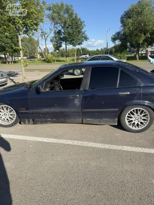 Синий БМВ 318 1996 в Шяуляй, объемом двигателя 1.80 л и пробегом 261 тыс. км за 2400 €, фото 18 на AUTOMOTO.COM.LV