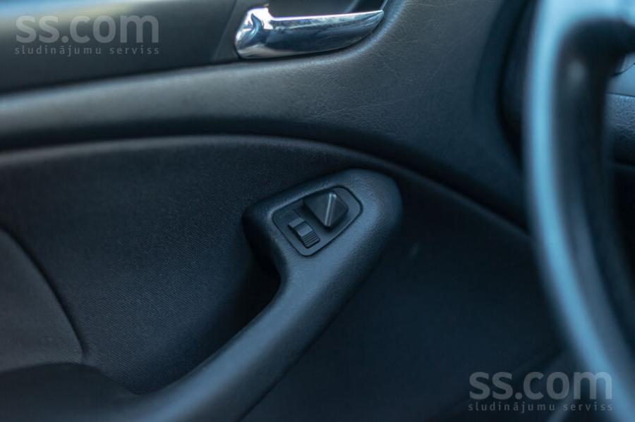 Zils BMW 318 2004 Liepāja, ar dzinēja tilpumu 2.00 L un nobraukumu 216 tūkst. km par 2900 €, foto 24 vietnē AUTOMOTO.COM.LV