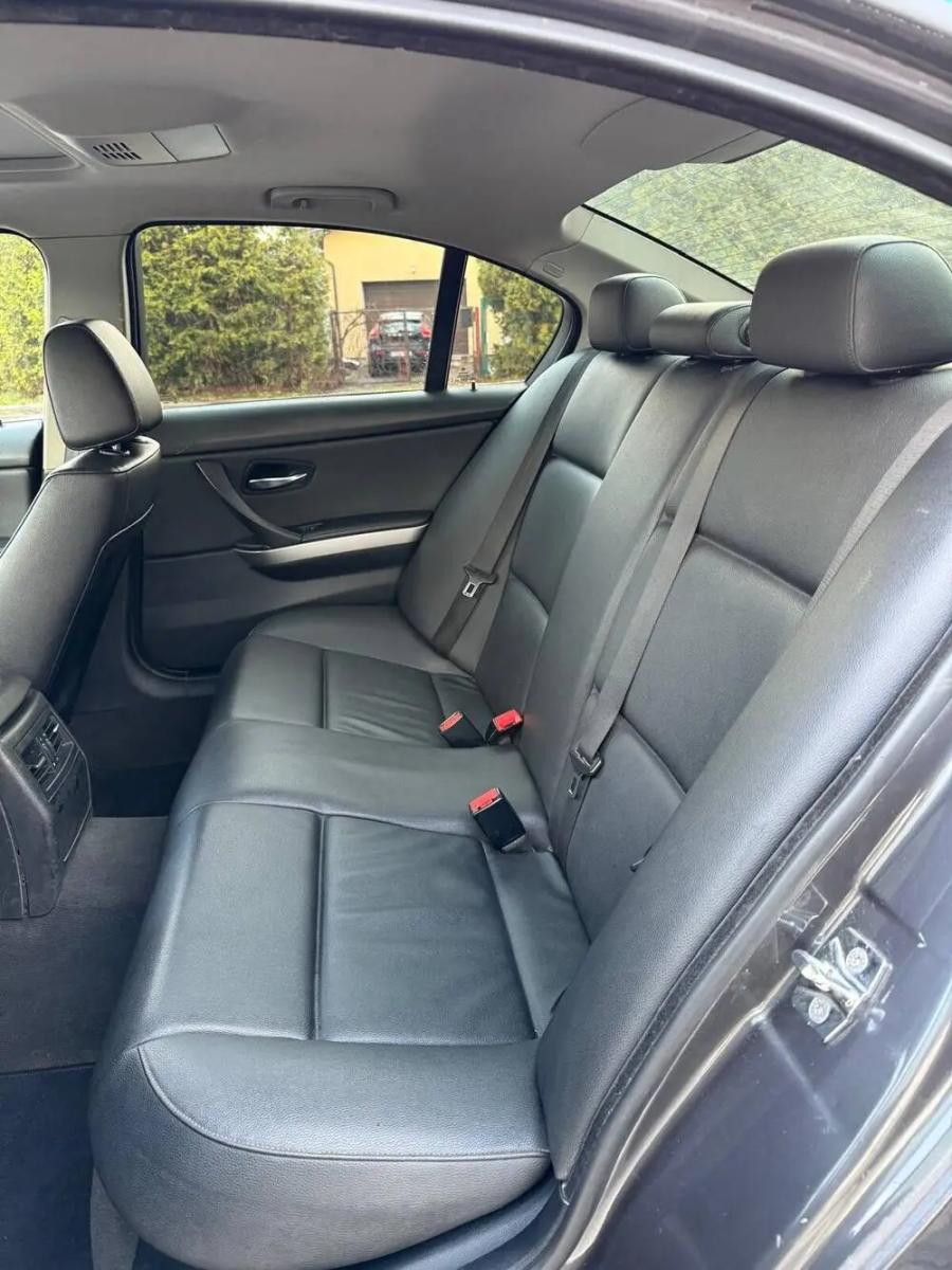 Zils BMW 318 2006 Rīga, ar dzinēja tilpumu 2.00 L un nobraukumu 301 tūkst. km par 3450 €, foto 13 vietnē AUTOMOTO.COM.LV